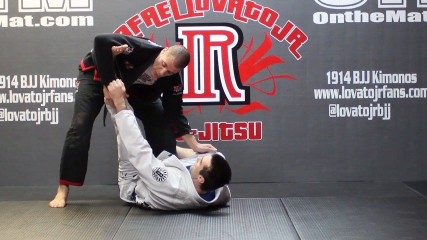 3. Using The Knee (1) | JiuJitsu.com
